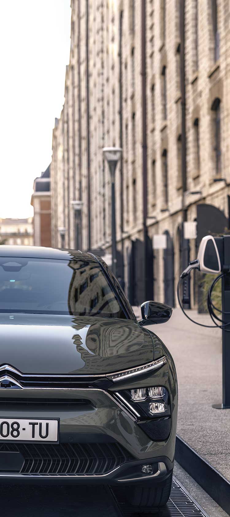 Recharge véhicules électriques et hybrides : bornes, câbles